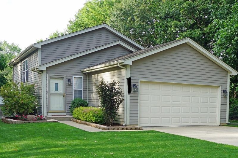 Upper level in bi-level home or entire house