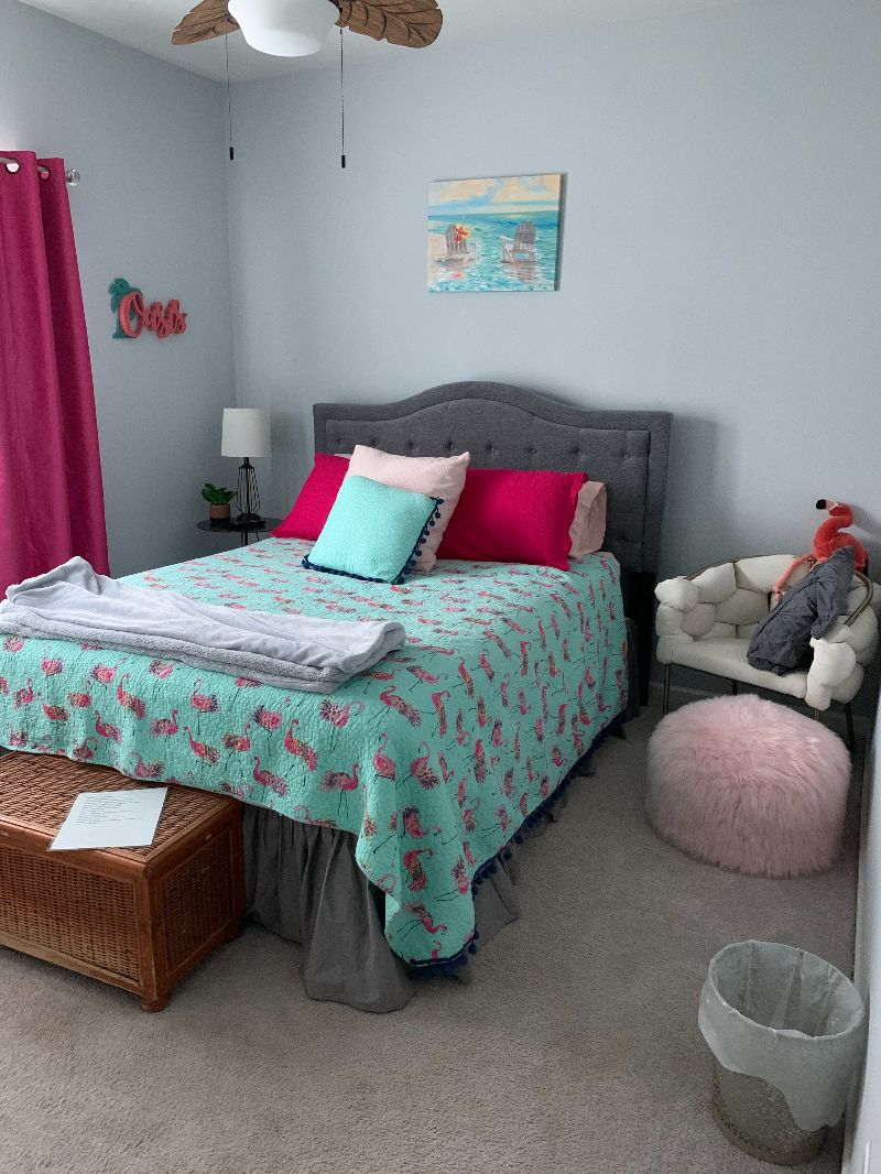 Quiet Room in nice neighbor close to hospital and beach | Furnished Finder