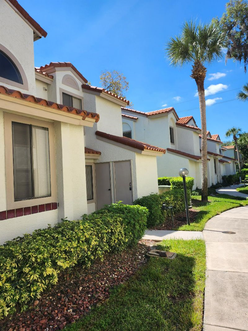 Golf side, country club condo | Furnished Finder