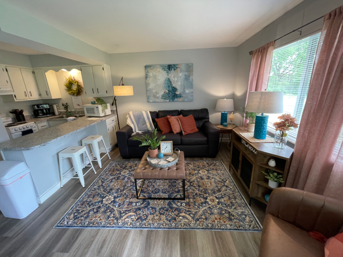 Westside 1 Bedroom, Fully Furnished, Remodeled Unit | Furnished Finder