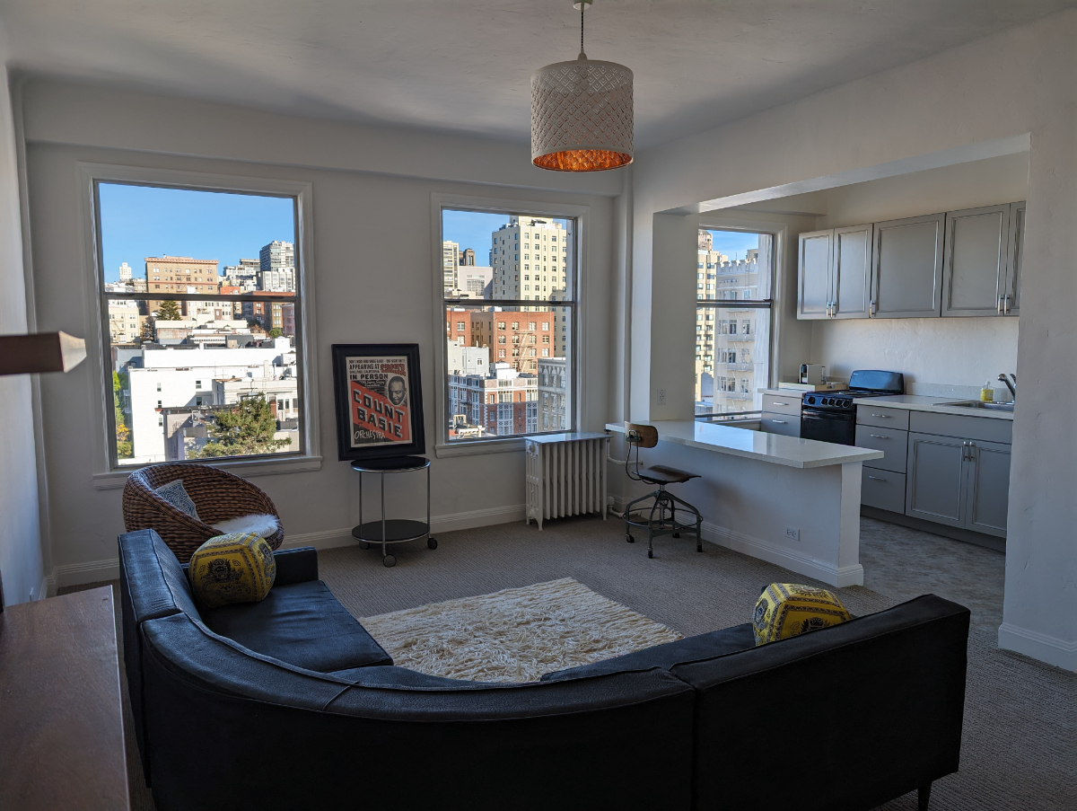 Light filled furnished studio in Art Deco building near hospitals ...