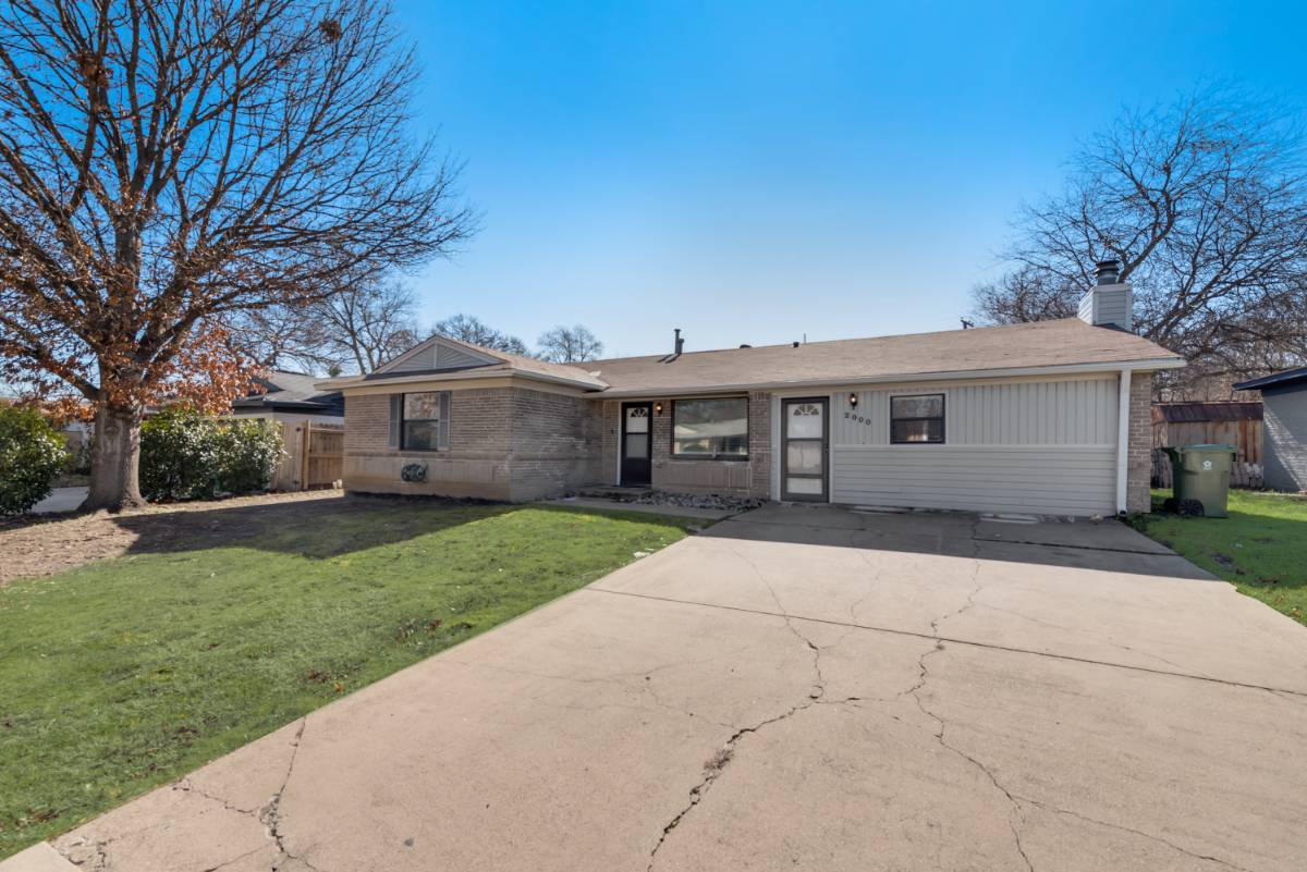 Fully Furnished home with 3 bds/2 baths, nicely updated in Arlington ...