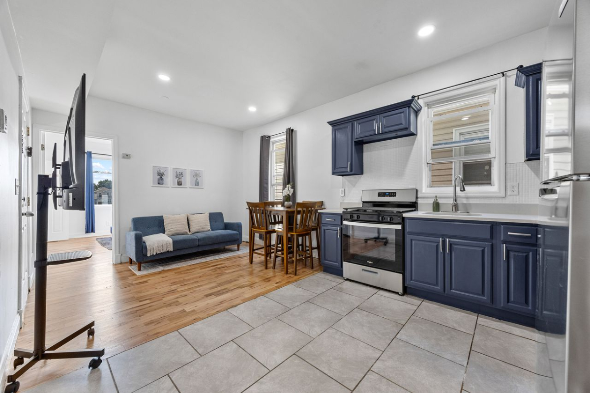 Fully Furnished Room in Cozy Modern Apartment